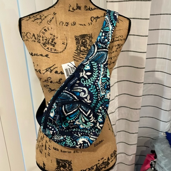 Vera Bradley | Bags | Nwts Vera Bradley Essential Compact Sling Blue ...